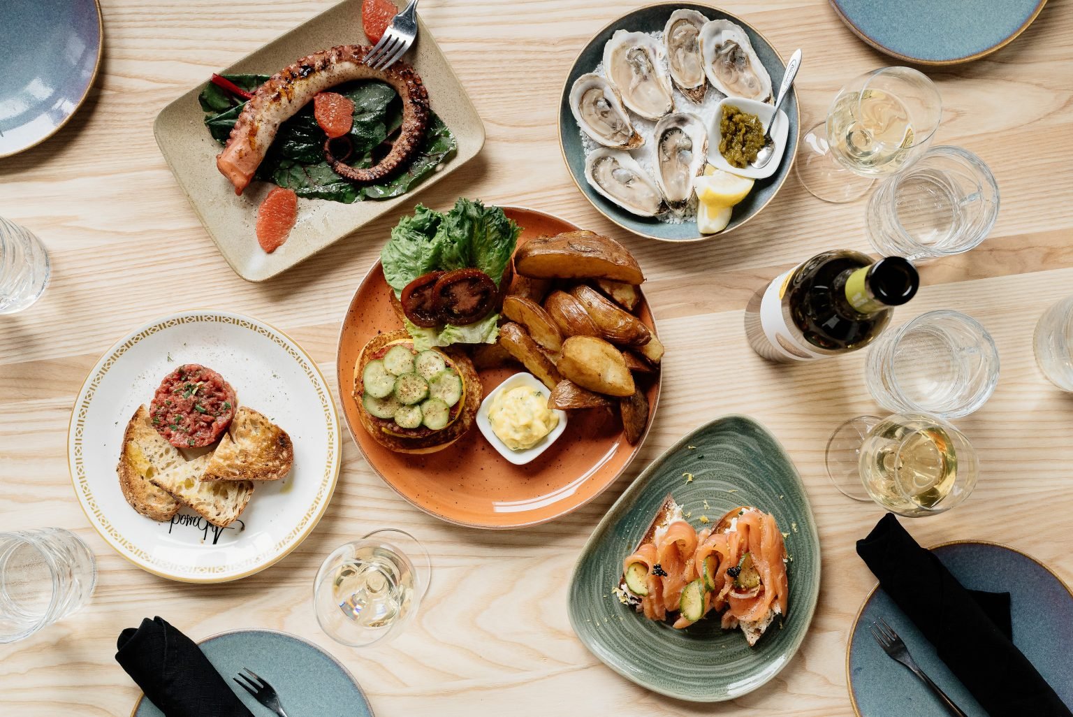 Canons! New gourmet wine bar opens at Quartier Dix30 in Brossard
